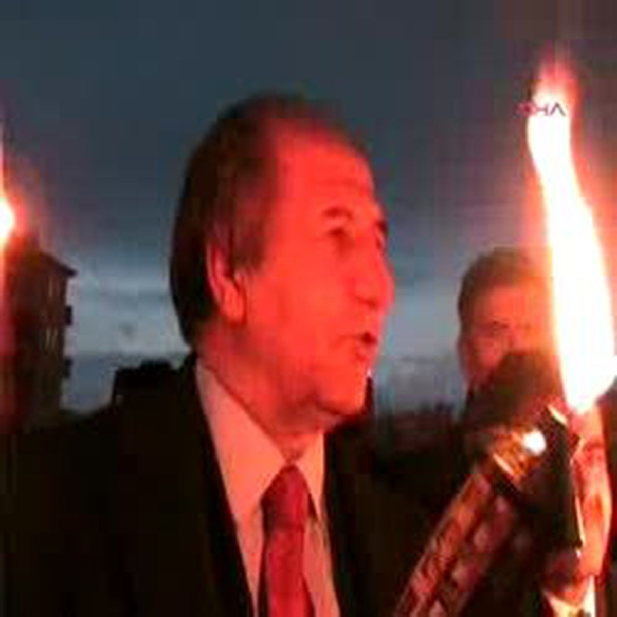 Kars-Vali Ahmet Kara Nevruz Ateşinden Atladı - Son Dakika