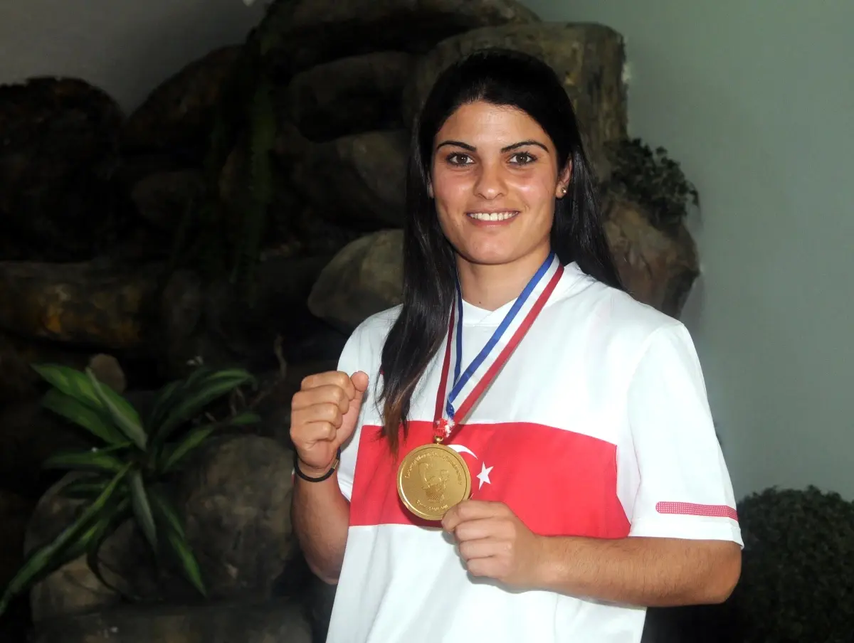 Şampiyon Boksör Gülsüm Tatar'a Vali'den Altın - Haberler