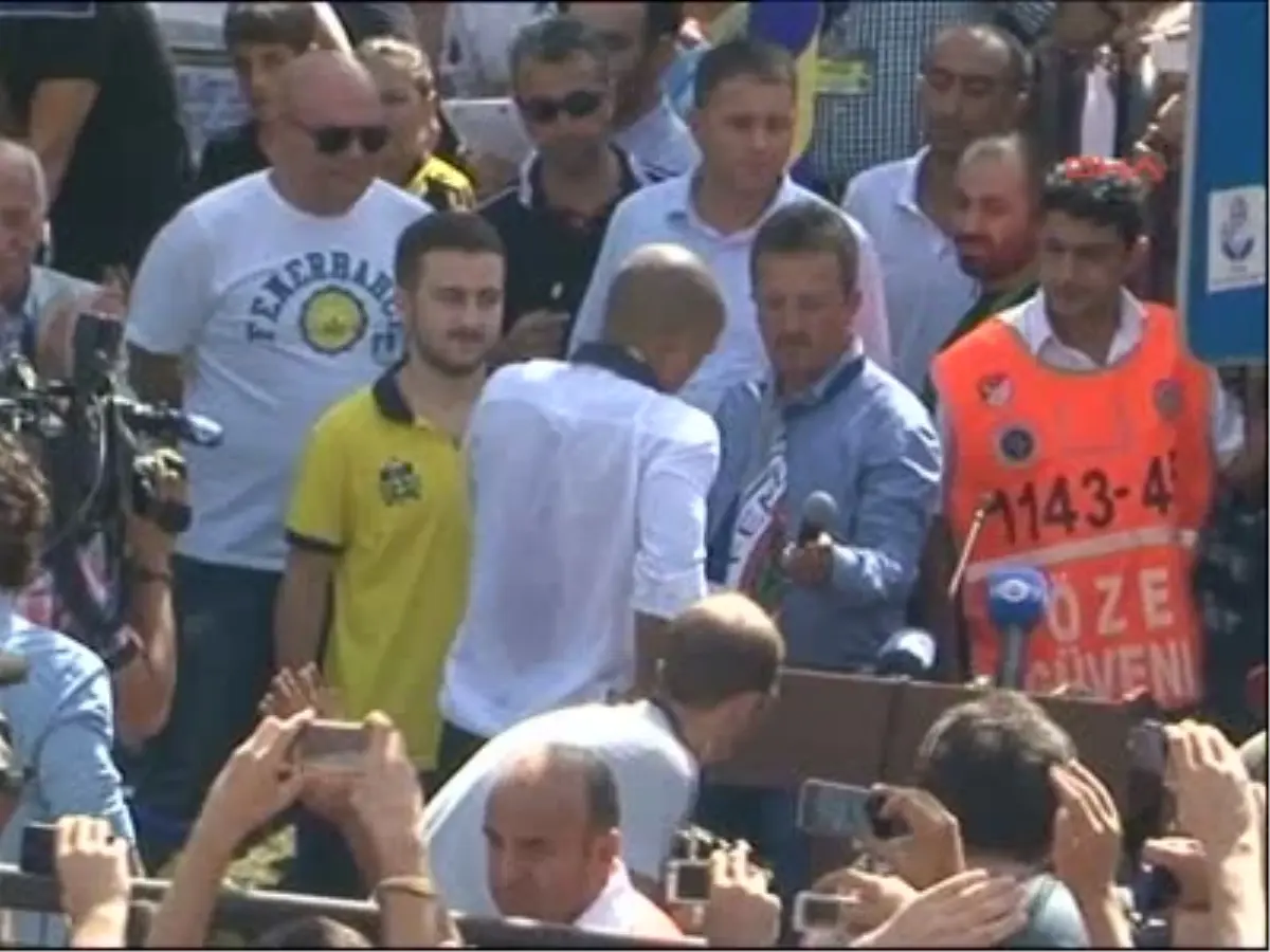 Alex de Souza'nın Heykeli Açıldı ) - Son Dakika