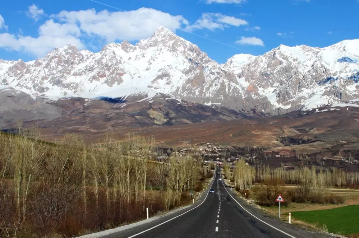 Demirkazık'da Mahsur Kalan 4 Dağcıdan 1'ine Ulaşılamıyor - Haberler