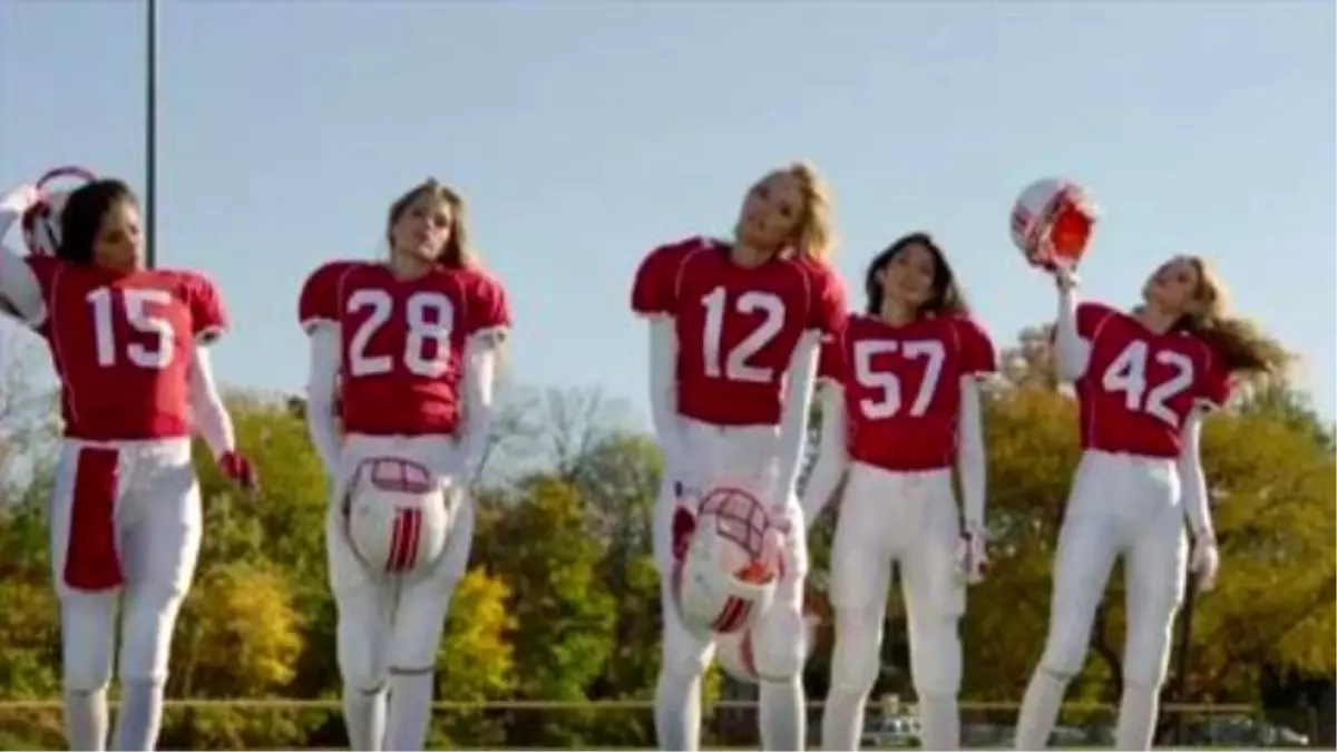 Victoria's Secret Models Bare Nothing İn Super Bowl Ad - Son Dakika