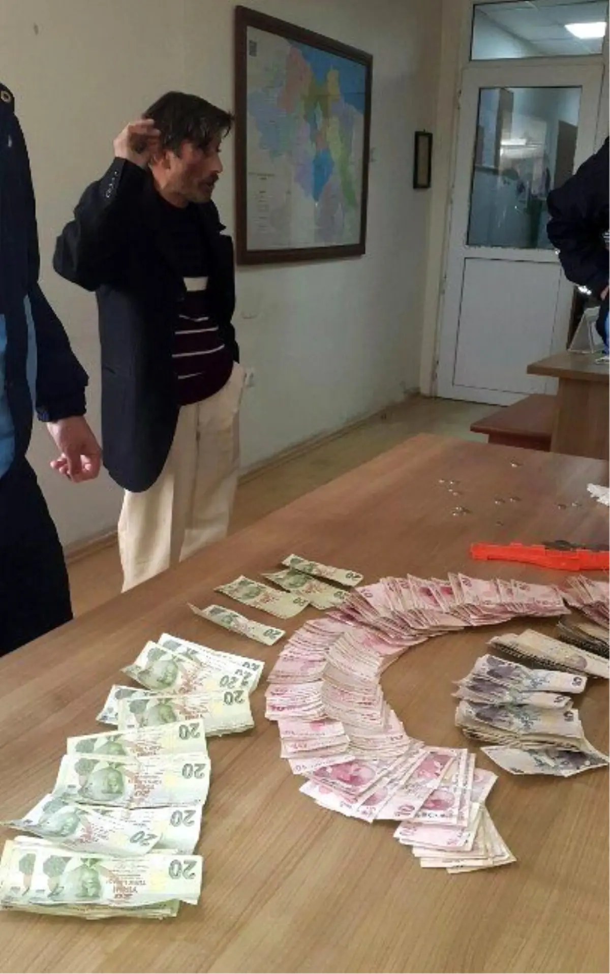 Dilencilerin Üzerinden Çıkan Para Şaşırttı - Haberler Dilencilerin Üzerinden Çıkan Para Şaşırttı - Haberler