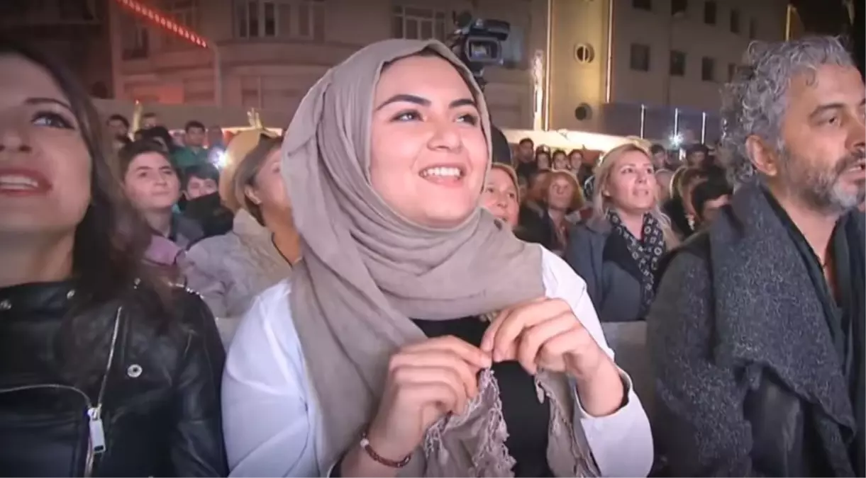 Hanife, Sevgilisi Bayhan'ın Konserini Terk Etti - Haberler