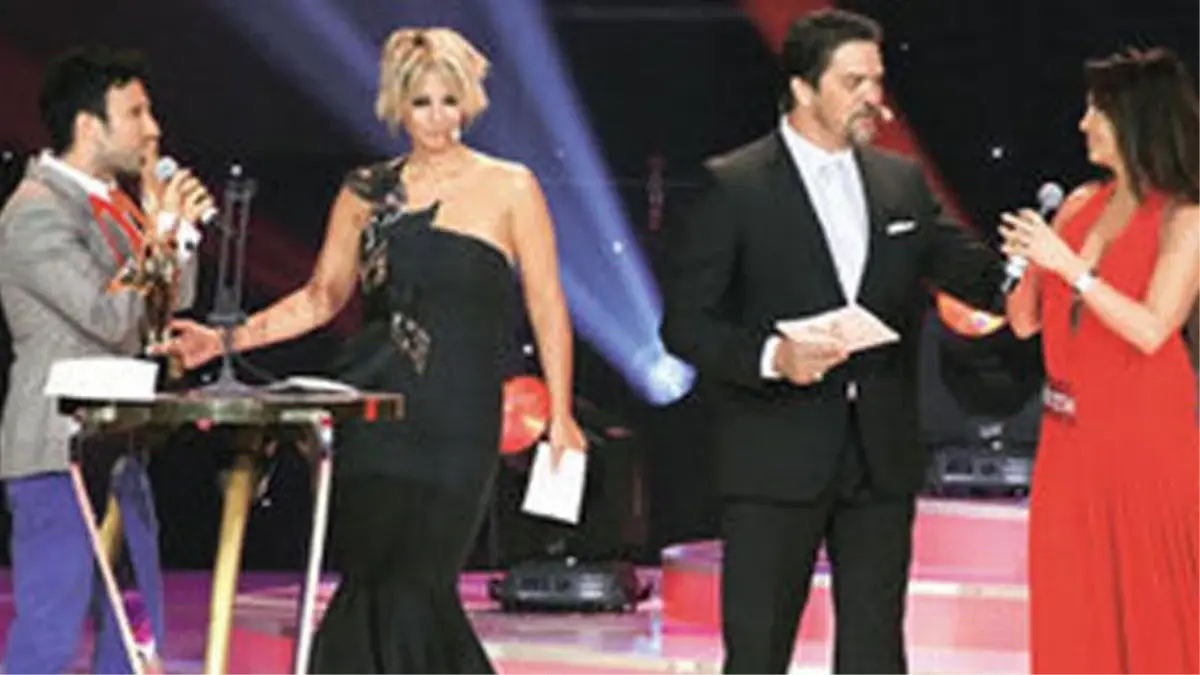 Tuğba Ekinci'nin Altın Kelebek Ödül Törenine Girişi Yasaklanmış - Son ...