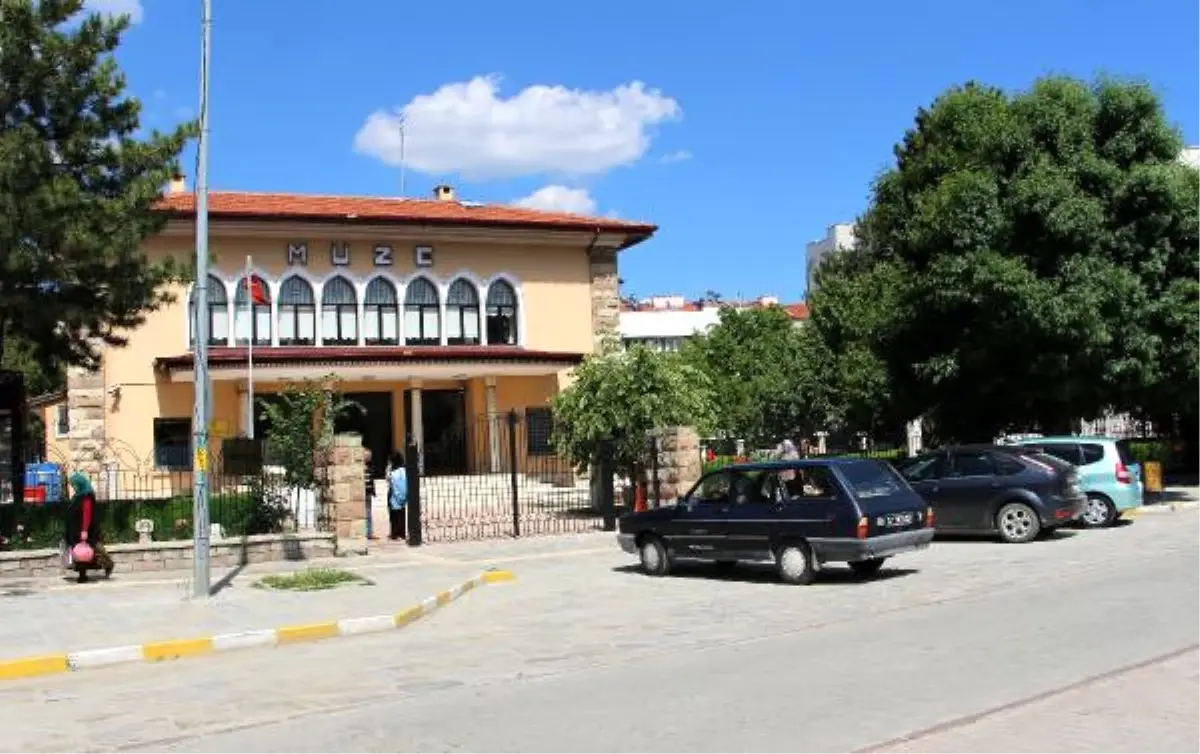 1500 Yıllık Rahip Heykeli Müze Bahçesinden Çalındı (2) - Son Dakika