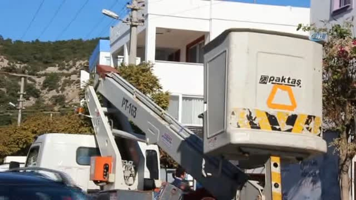 Çamaşır Teli Takarken Elektrik Akımına Kapıldı - Son Dakika