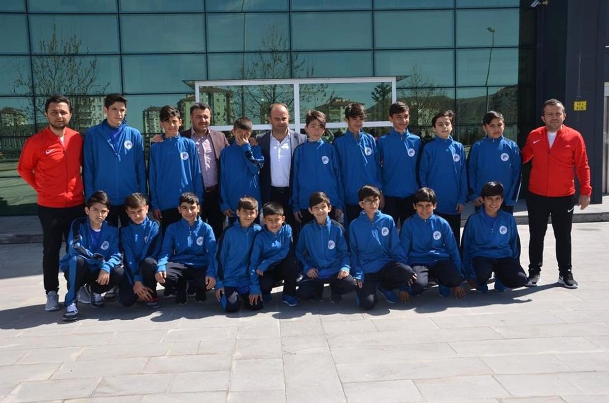 Alt Yapı Futbol Takımı Adana'ya Gitti - Son Dakika