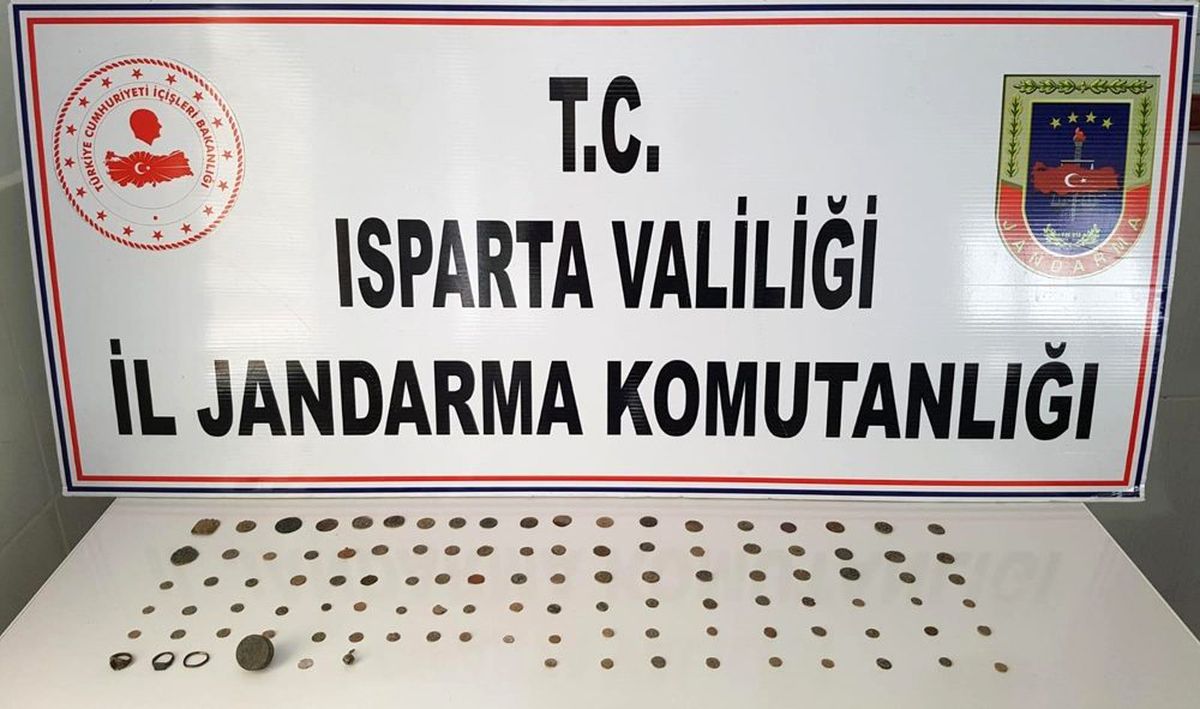 Roma Dönemi'ne ait çok sayıda sikke, yüzük ve metal obje ele geçirildi ...