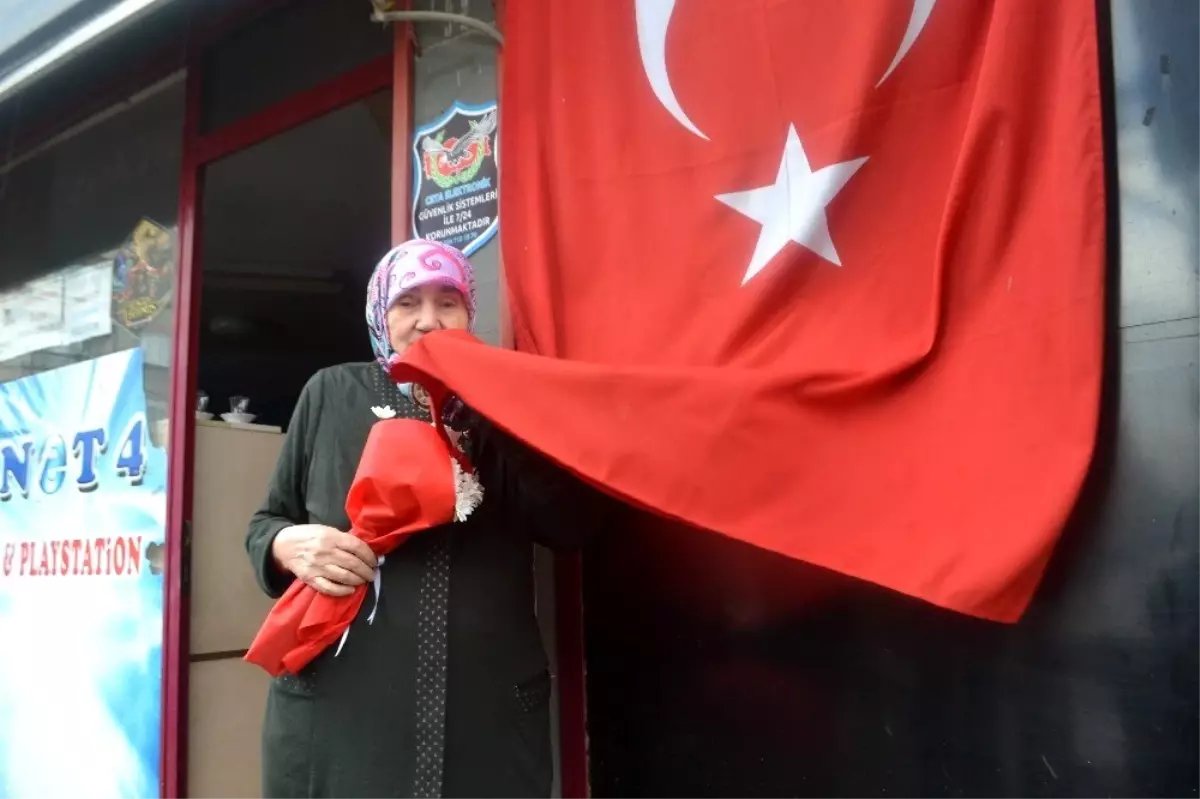 Bayrak sevgisi Türkiye'de gündem olan Nadire Nine: Atatürk'ün ...