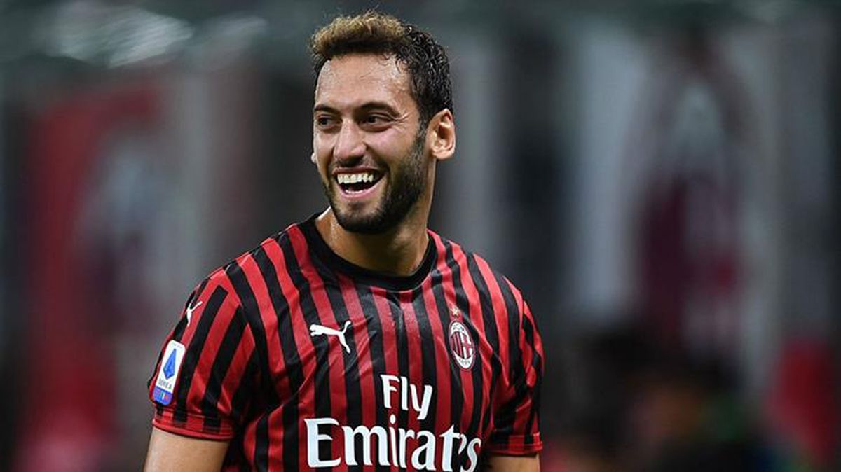 Hakan Çalhanoğlu'nun yaptırdığı aslan dövmesi Galatasaraylı ...
