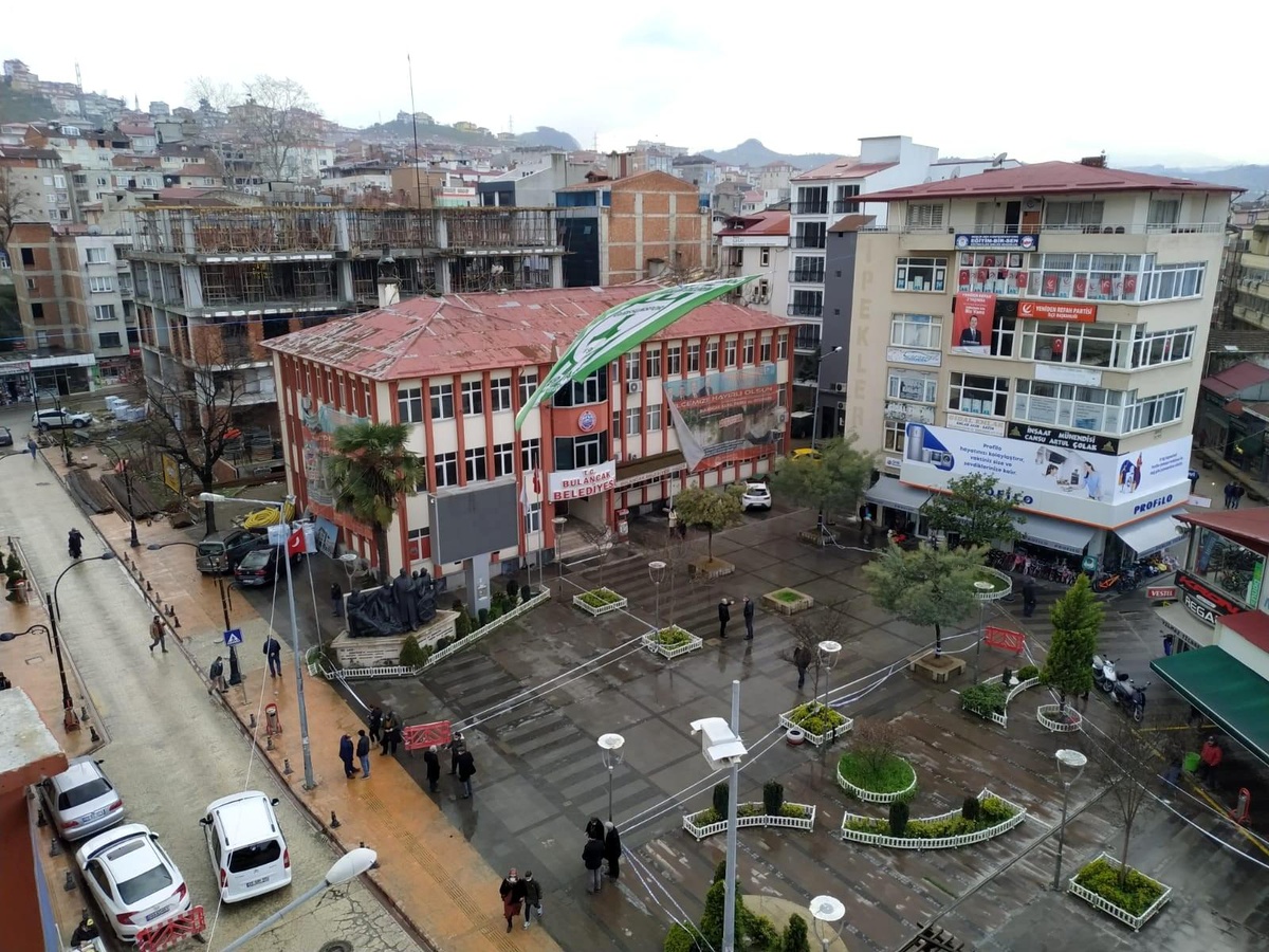 Bulancak'ta belediye yeni binası hizmete giriyor, eski bina yıkılıyor ...
