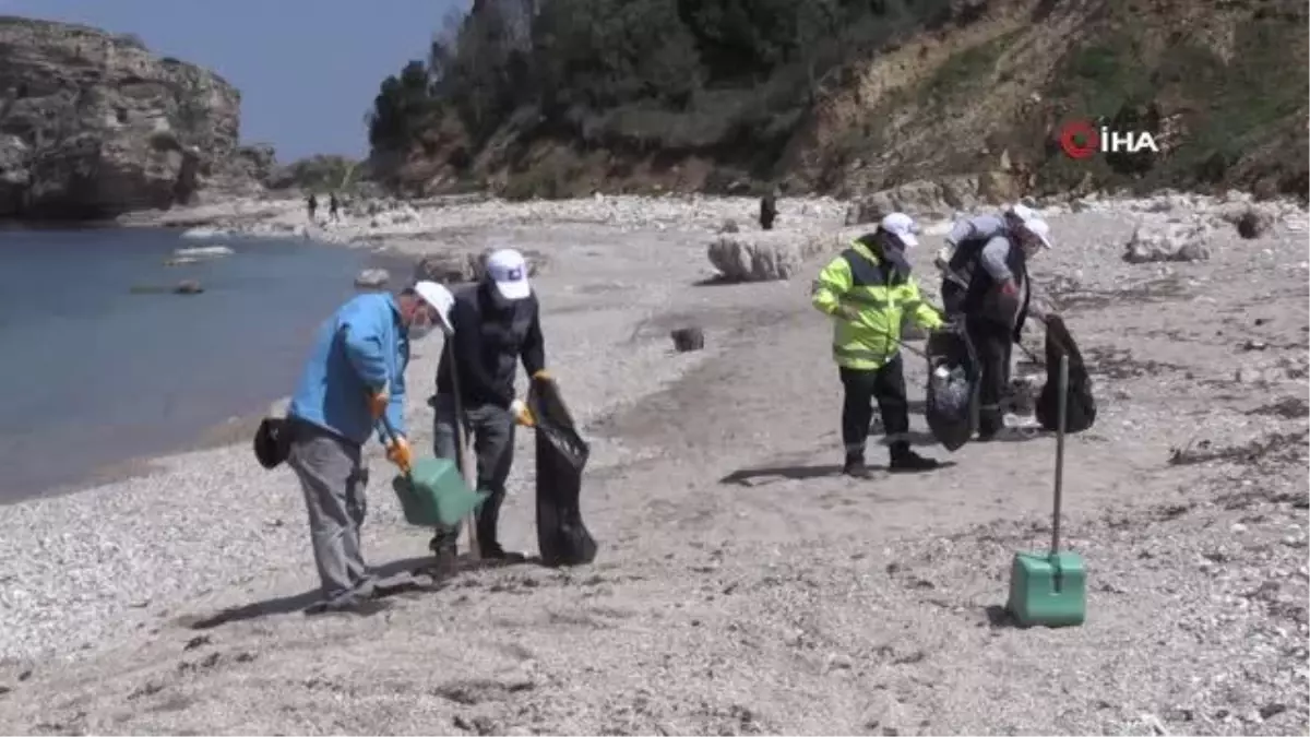 Eşsiz güzellikteki koydan çıkan çöpler acı gerçeği gözler önüne serdi ...