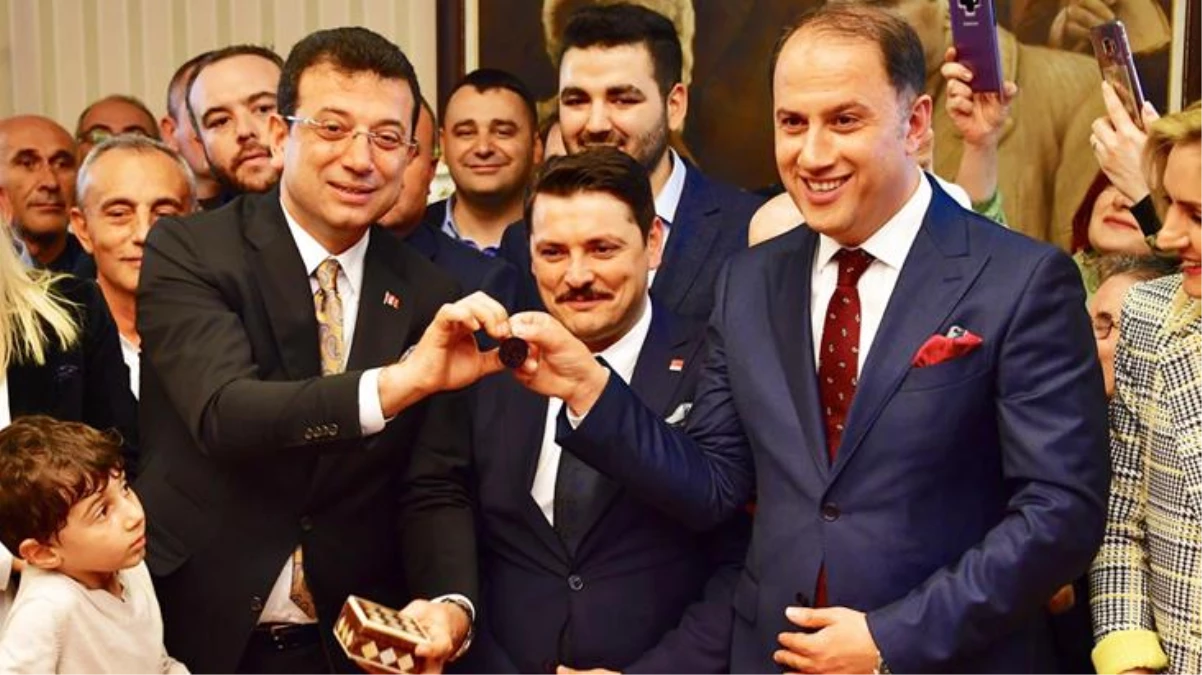 Beylikdüzü Belediye Başkanı Mehmet Murat Çalık'ın konuşmasının Ekrem ...