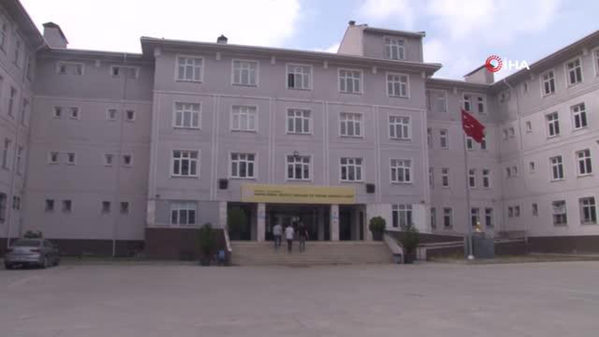 Sultanbeyli de Okulda G r len 17 Santimlik Dev Kelebek G renleri Sultanbeyli de Okulda G r len 17 Santimlik Dev Kelebek G renleri
