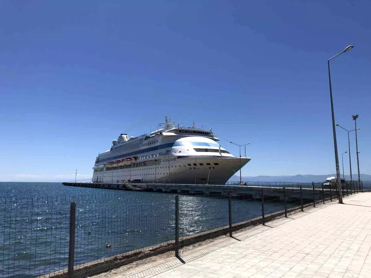 Rusya'dan gelen kruvaziyer gemi Sinop'ta - Son Dakika