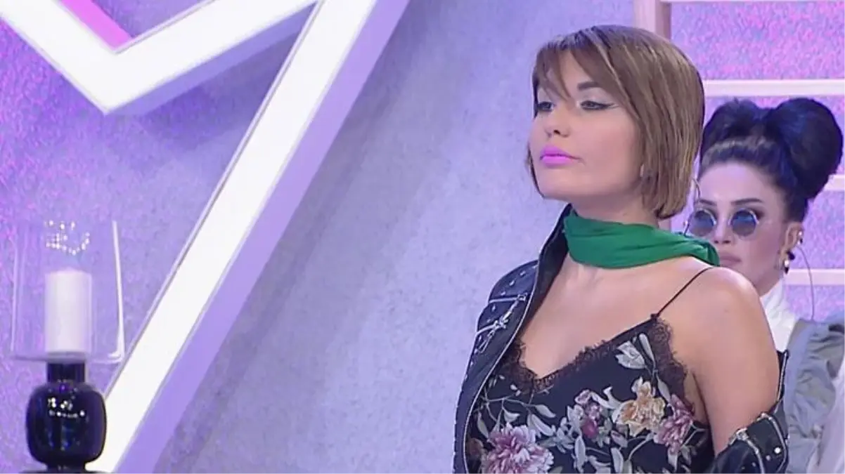 Bahar Candan'ın ayna karşısındaki çırılçıplak bozu olay oldu: Hemen sil ...