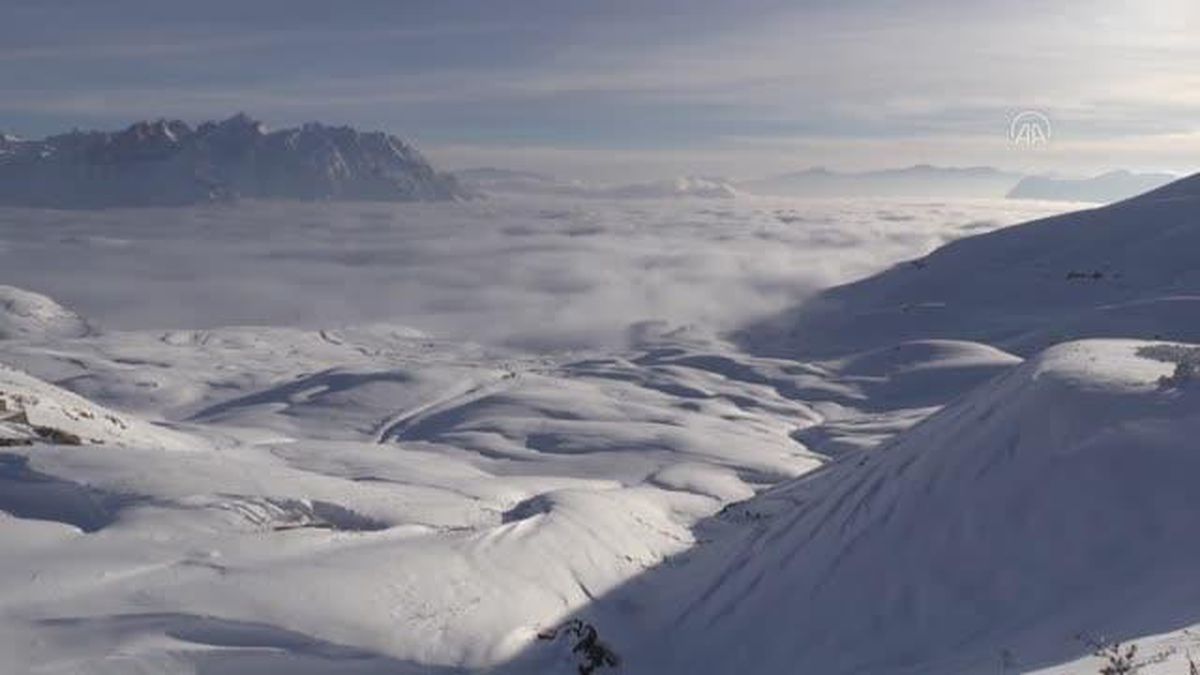 Hakkari'nin üzerini sis tabakası kapladı - Son Dakika