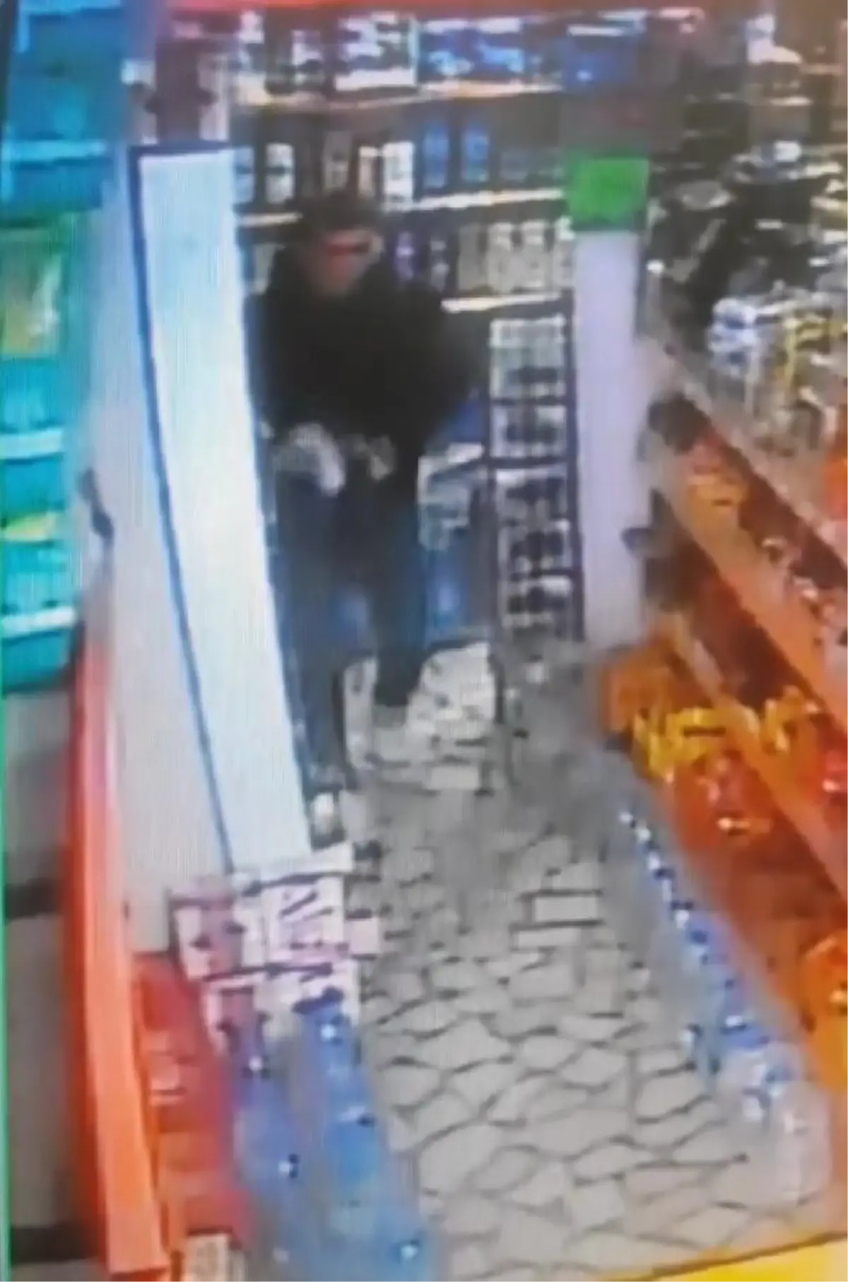 AYNI GÜN 3 FARKLI HIRSIZLIK KAMERALARA YANSIDI - Son Dakika AYNI GÜN 3 FARKLI HIRSIZLIK KAMERALARA YANSIDI - Son Dakika