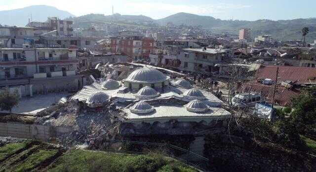 Ne bina ne çeşme ne de cami! 18 bin nüfuslu mahallede sağlam yer ...