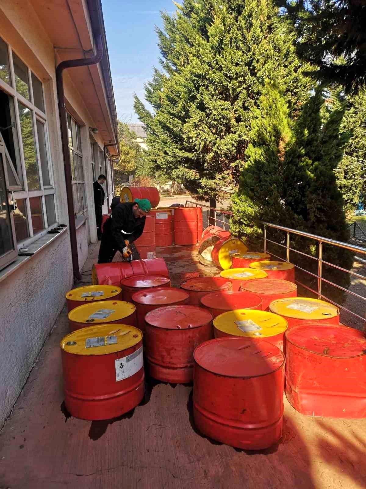 Lise öğrencileri depremzedeler için soba üretiyor - Son Dakika