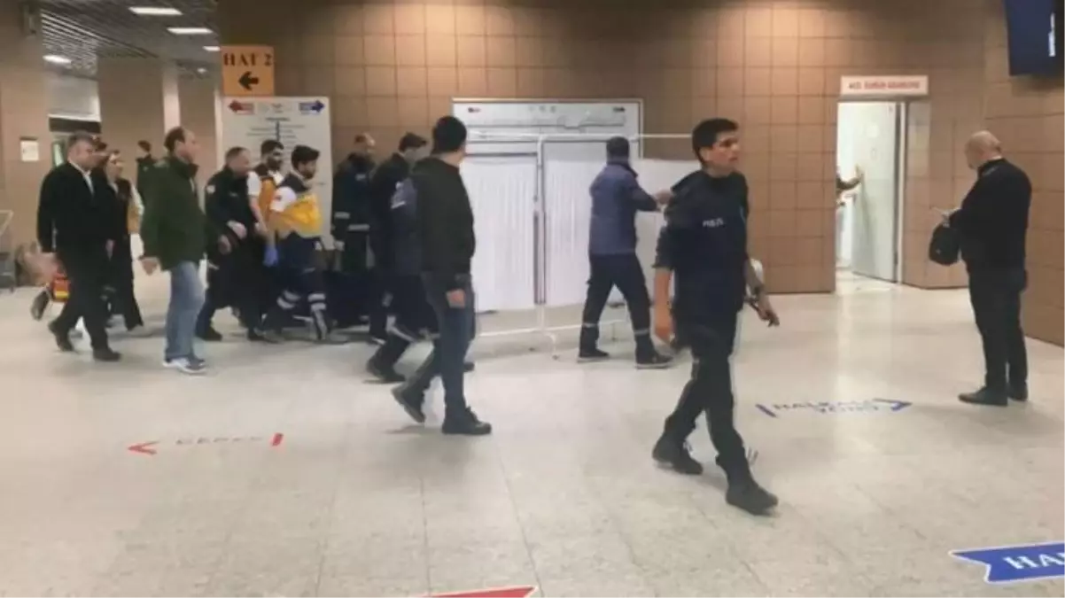 Marmaray'ın Yenikapı durağında vatandaşın biri kendisini raylara atarak ...