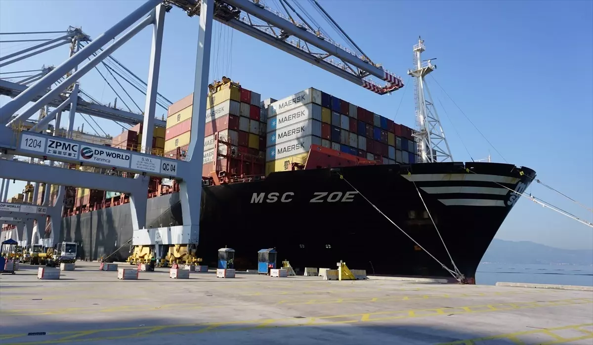 Dünyanın en büyük konteyner gemilerinden biri olan MSC Zoe Kocaeli'ye ...