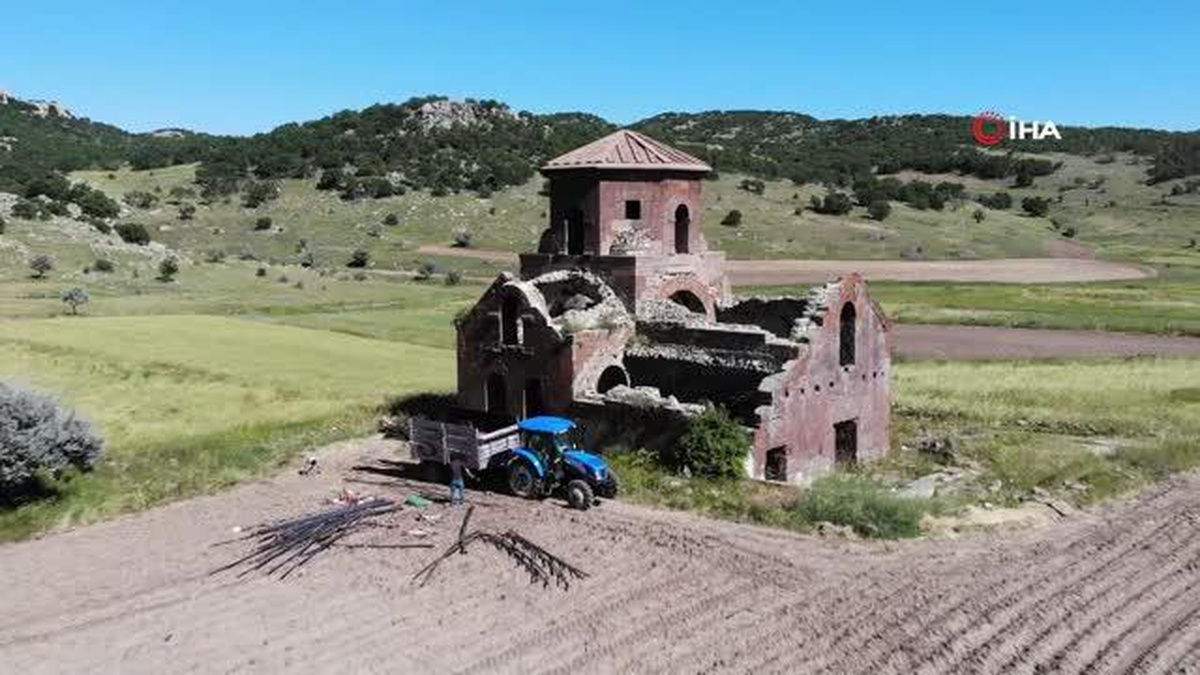 Kızıl Kilise bin 500 yıllık tarihi ile ziyaretçilerini cezbediyor - Son ...