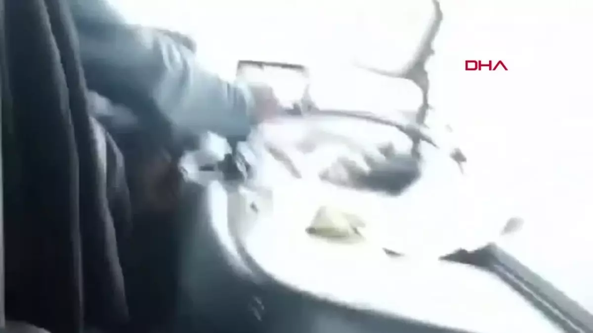 İnegöl'de Özel Halk Otobüsünde Yırtıcı Kuşla Sefer - Son Dakika