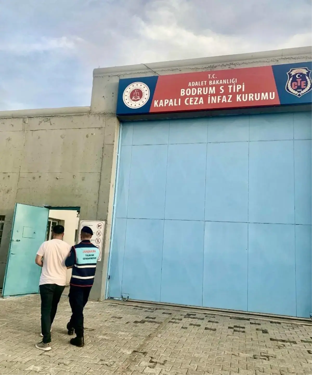 Bodrum'da 10 yıl 5 ay hapis cezasıyla aranan şahıs yakalandı - Son Dakika