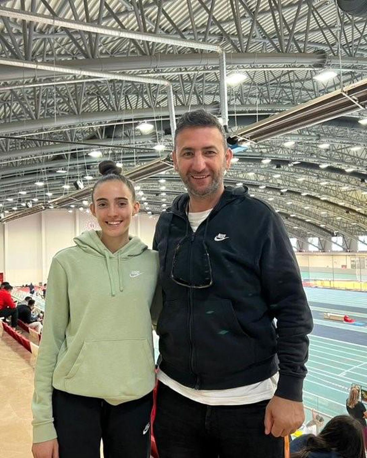 Eda Nur Tulum, Büyükler 600 Metre yarışında Türkiye rekoru kırdı - Son ...
