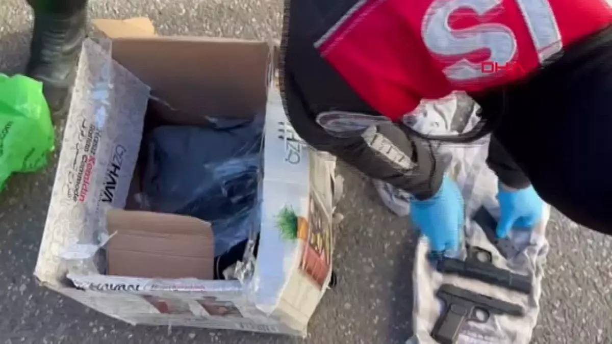 Diyarbakır'da durdurulan takside 2 otomatik tüfek ve 4 tabanca ele ...