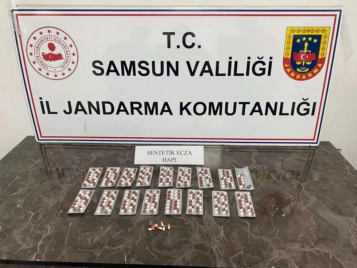 Samsun'da uyuşturucu ve silah kaçakçılığı operasyonunda 3 şüpheli ... Samsun'da uyuşturucu ve silah kaçakçılığı operasyonunda 3 şüpheli ...
