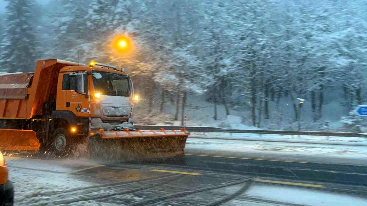 Bolu Dağı Geçişinde Kar Yağışı Etkili - Son Dakika