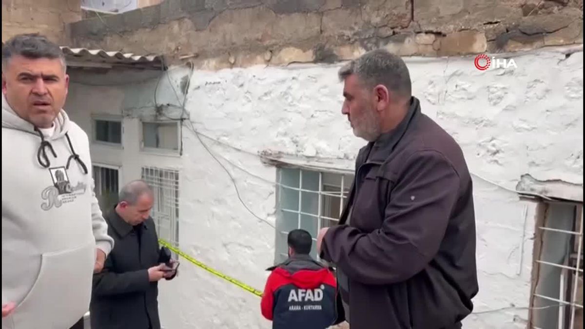 Mardin'de bir evin çatısı çöktü: Aile şans eseri kurtuldu - Haberler
