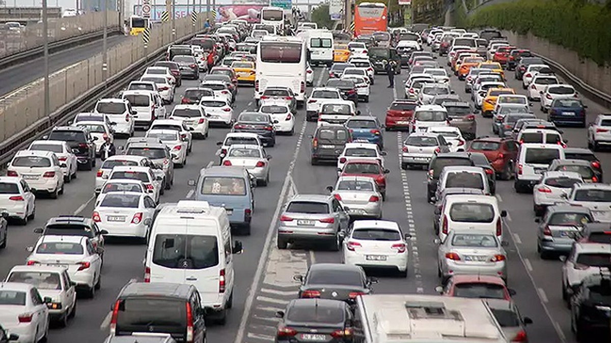 Trafik kayıtlarıyla ortaya çıktı! Otomobilde gri renk, beyazı tahtından ...