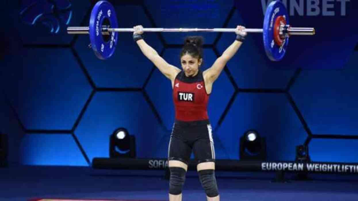 Milli haltercilerimiz Cansu Bektaş ve Gamze Altun'dan tarihi başarı - Son Dakika