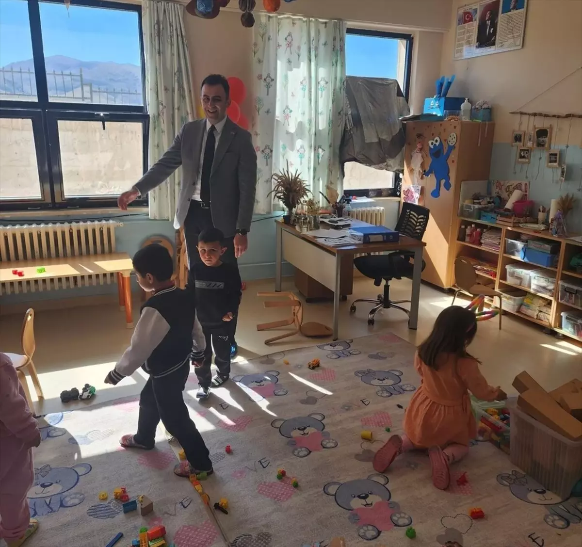 Hasankeyf Kaymakamı Mehmet Ali İmrak, anaokulu öğrencilerini ziyaret ...