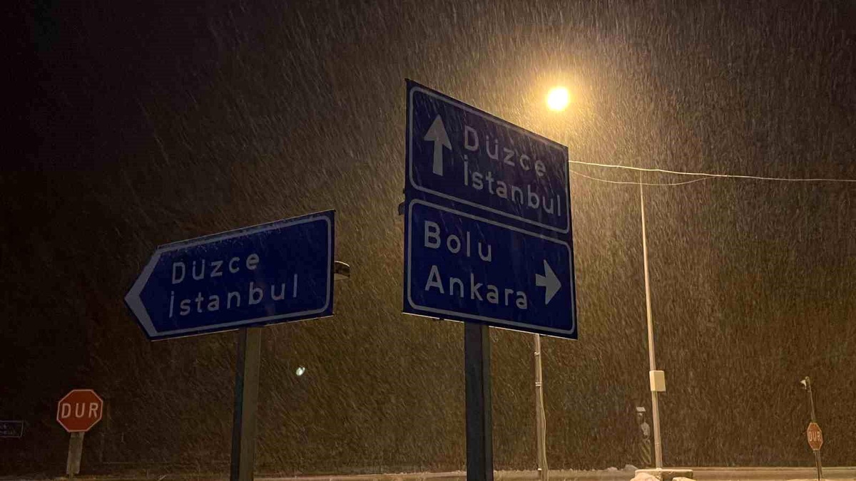 Bolu Dağı geçişinde kar yağışı etkili - Son Dakika