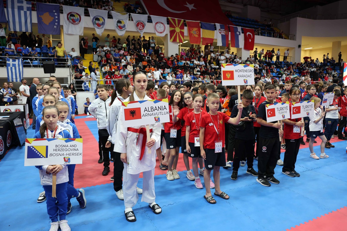 İstanbul'da düzenlenen 28. Balkan Çocuklar Karate Şampiyonası başladı ...