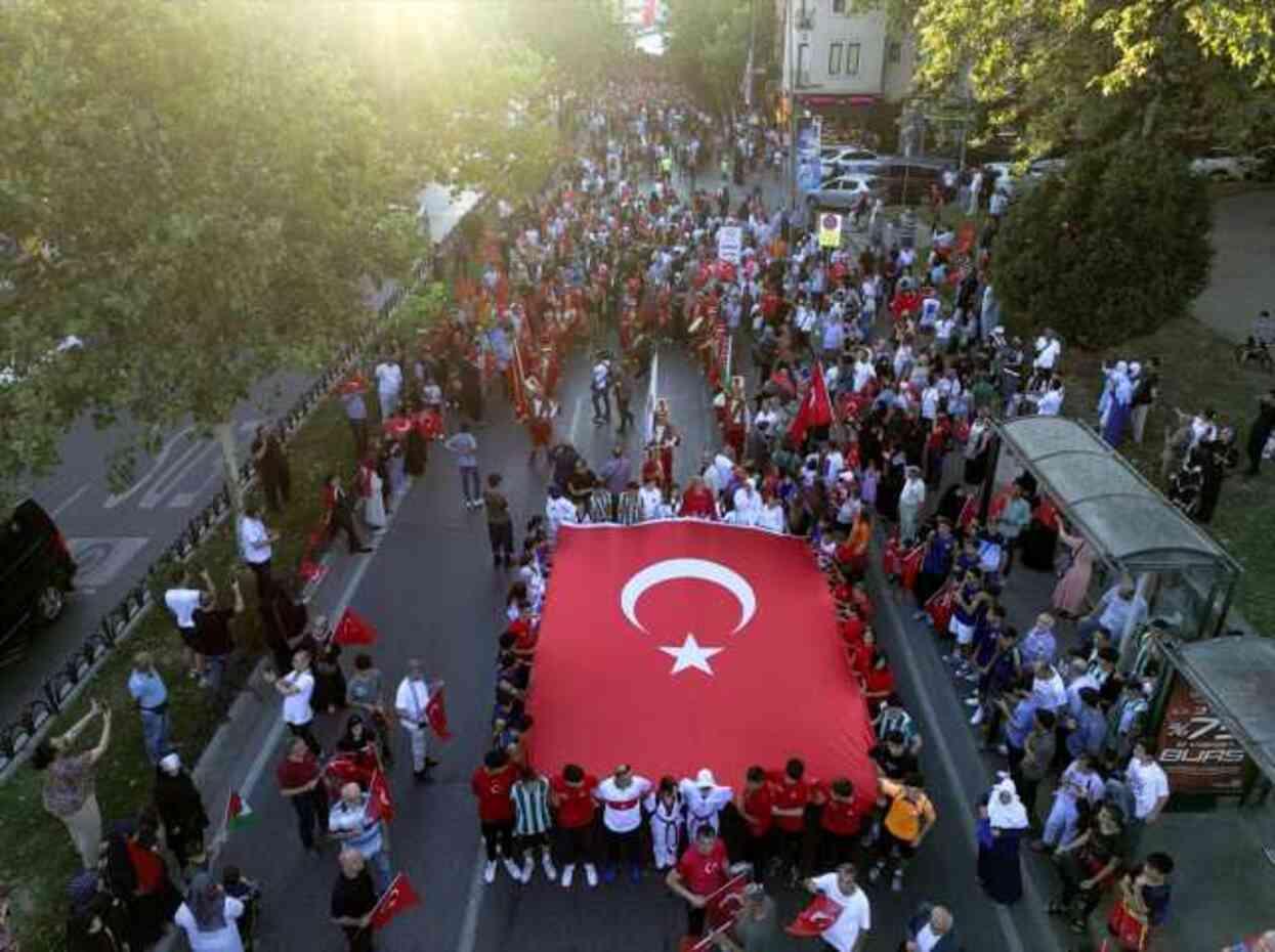 İstanbullular, 15 Temmuz hain darbe girişiminin yıl dönümünde sokaklara ...