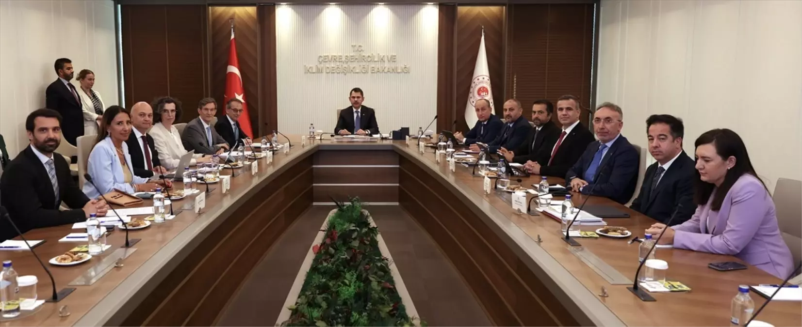 Çevre Bakanı Murat Kurum, EBRD Başkan Yardımcısı Matteo Patrone'yi ...