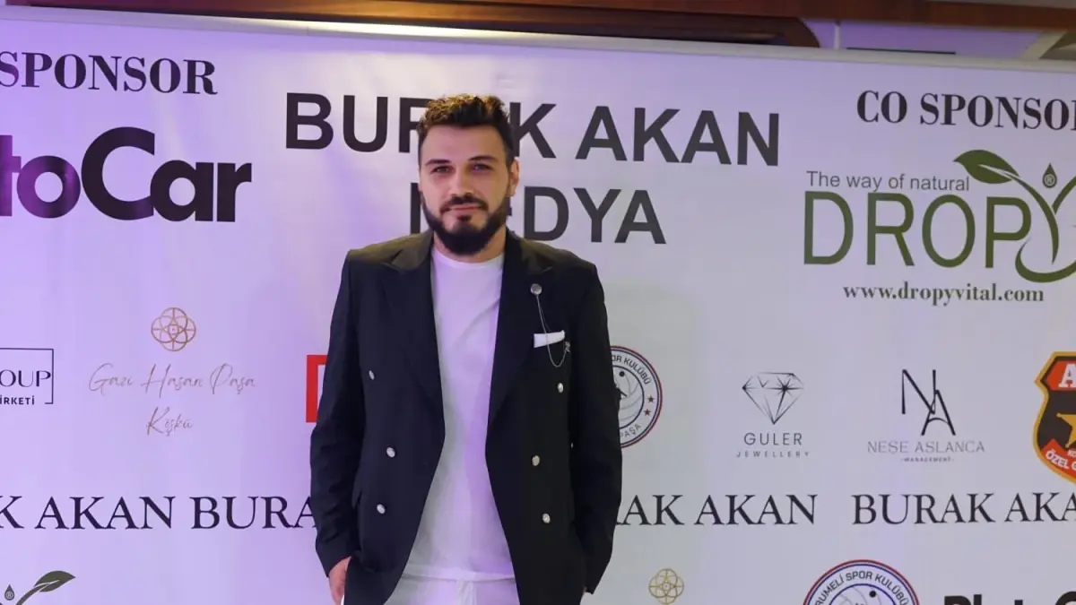 Ünlü Yönetmen Burak Akan'dan Yaza Veda Partisi - Son Dakika