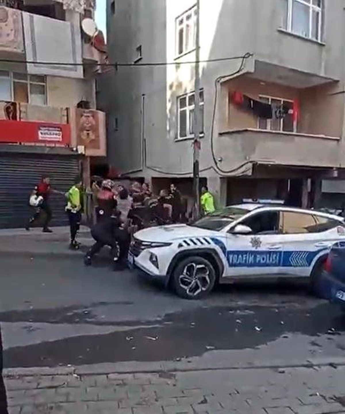Avcılar'da Polis Ekiplerine Saldırı - Son Dakika