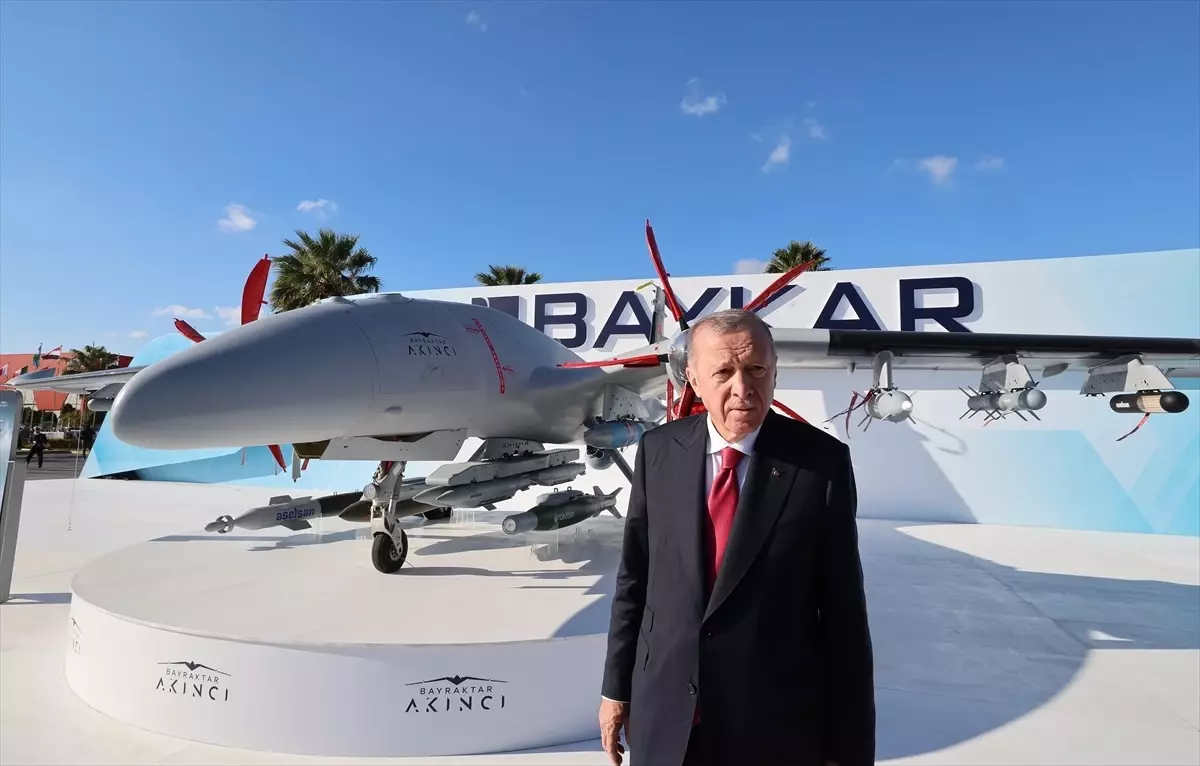 Cumhurbaşkanı Erdoğan, SAHA EXPO Uluslararası Savunma, Havacılık ve Uzay Sanayii Fuarı'nı gezdi ...