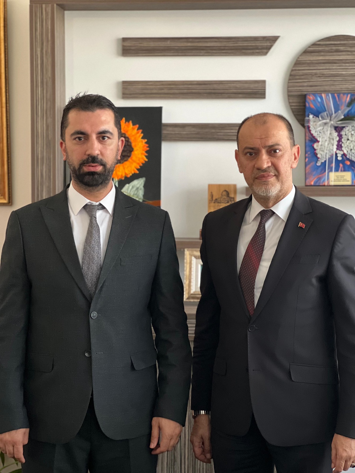 Ankara Yenimahalle AK Parti İlçe Başkanı Ekrem Yüce, mazbatasını aldı ...