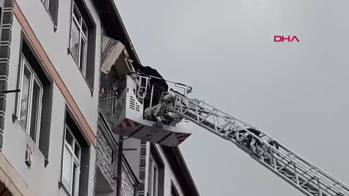 Kocaeli'de Kilit Bozularak Mahsur Kalan Kadın İtfaiye Tarafından ...