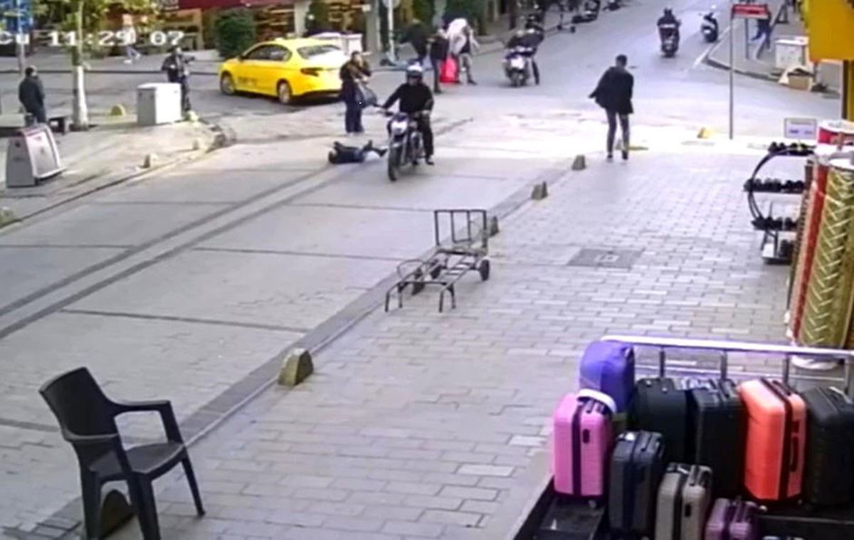 Fatih'te Motosiklet Kazası: Kız Çocuğu Yaralı - Son Dakika