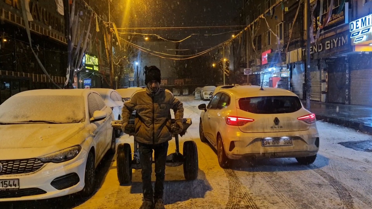 Diyarbakır'da Kar Yağışı ve Uçuş İptalleri - Son Dakika