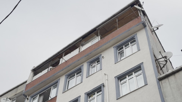 Bağcılar'da bir evde 3 kişinin cansız bedeni bulundu - Son Dakika