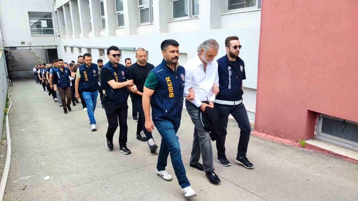 Adana'da 135 Şüpheli Tutuklandı - Son Dakika